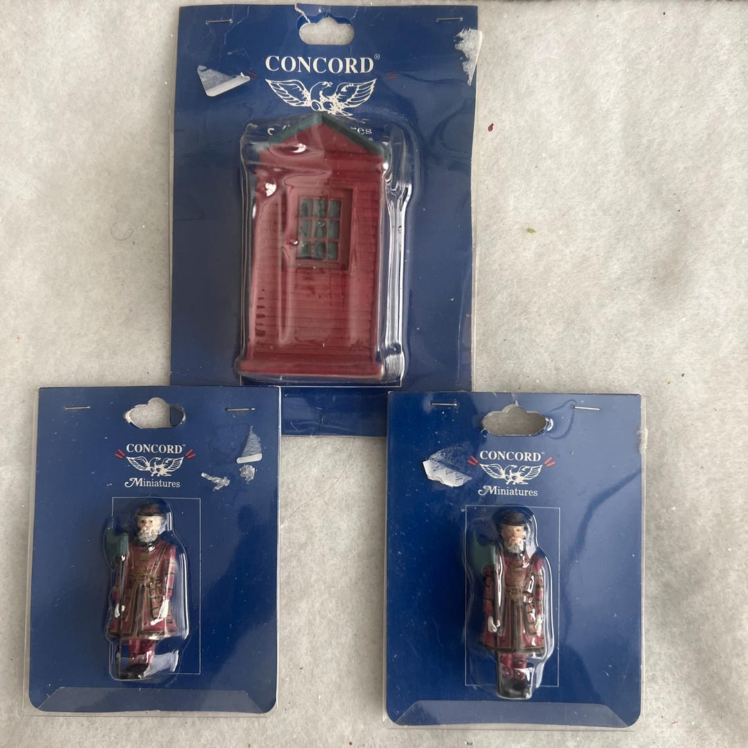Miniature Beefeater Guardsmen & Guardhouse Figurines Set of 3 Concord ...