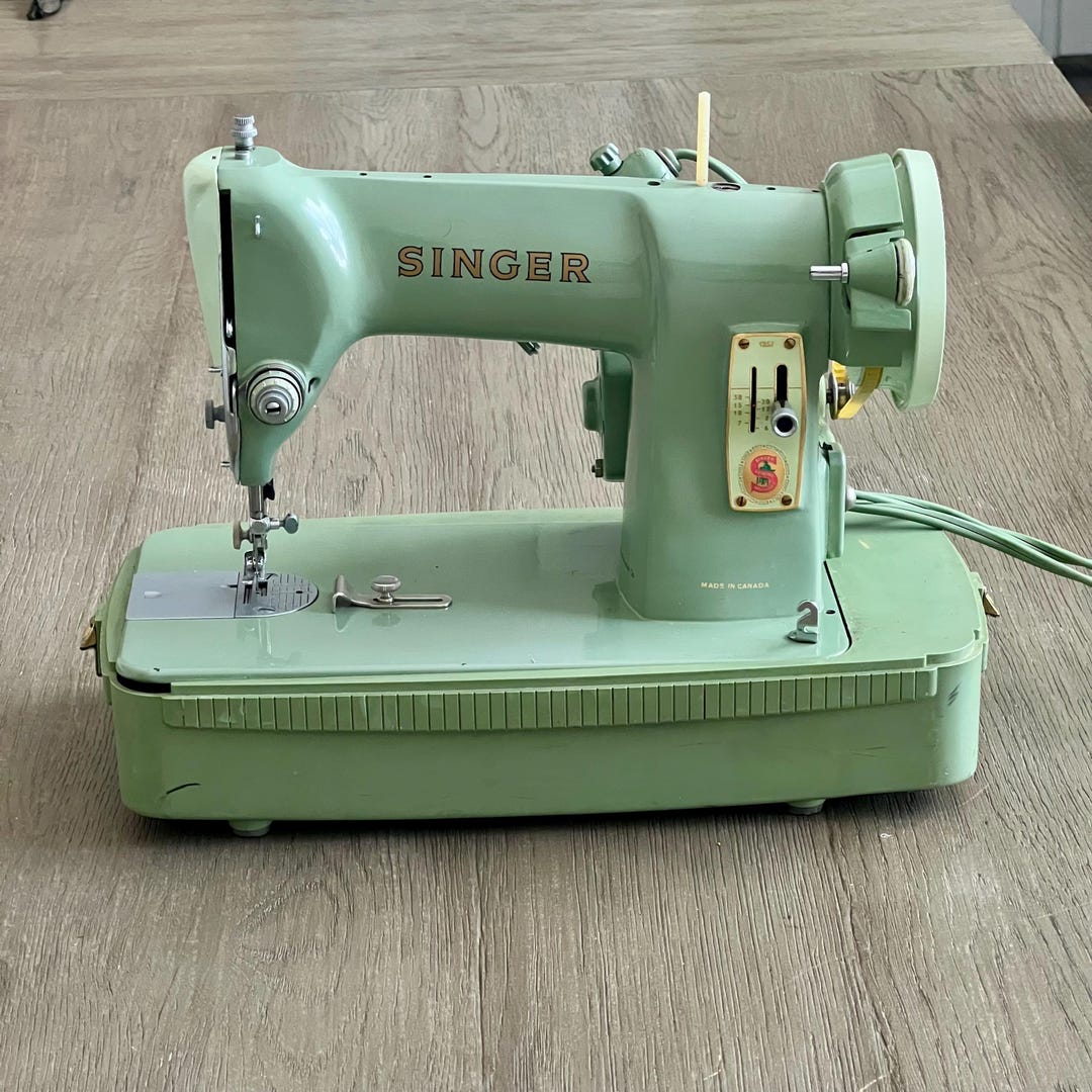 Vintage Singer Model 185 J3 Sewing Machine Witb Carrying Case Pietable ...