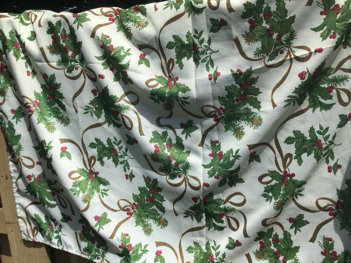 Vintage Christmas Holly Tablecloth - Etsy