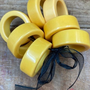 Vintage Bakelite Napkin Rings Butterscotch Yellow Set of 7 Retro 1940s ...