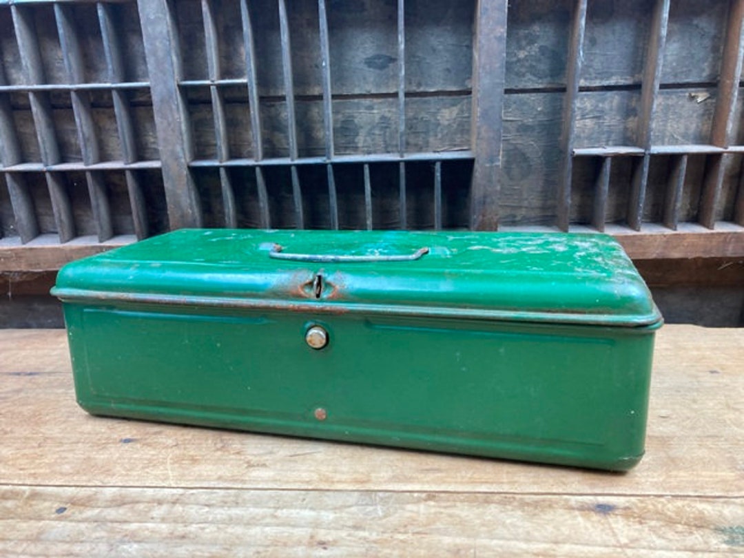 Vintage Green Metal Toolbox Rustic Condition Primitive or Rustic Decor ...