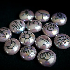 13 Witches Runes in Mauve Purple Glass With Black Bag and Casting ...