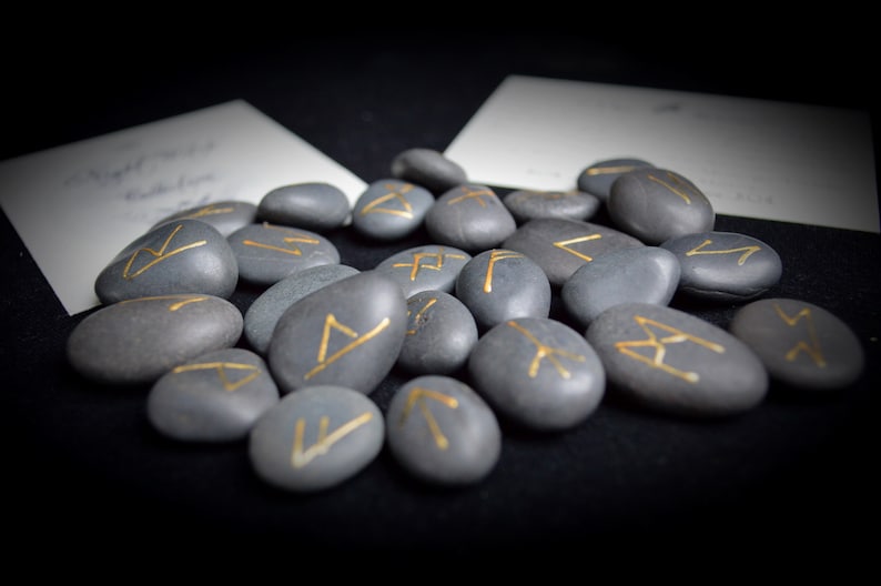 Witches Stone Runes: Elder Futhark Set With Raven Pouch - Etsy