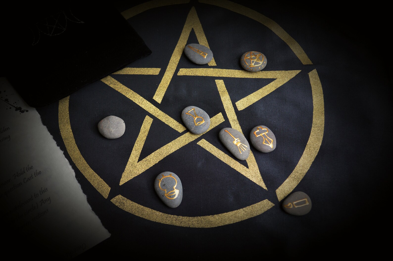 Altar Cloth and Runes Set Pouch and Casting Witches Runes | Etsy