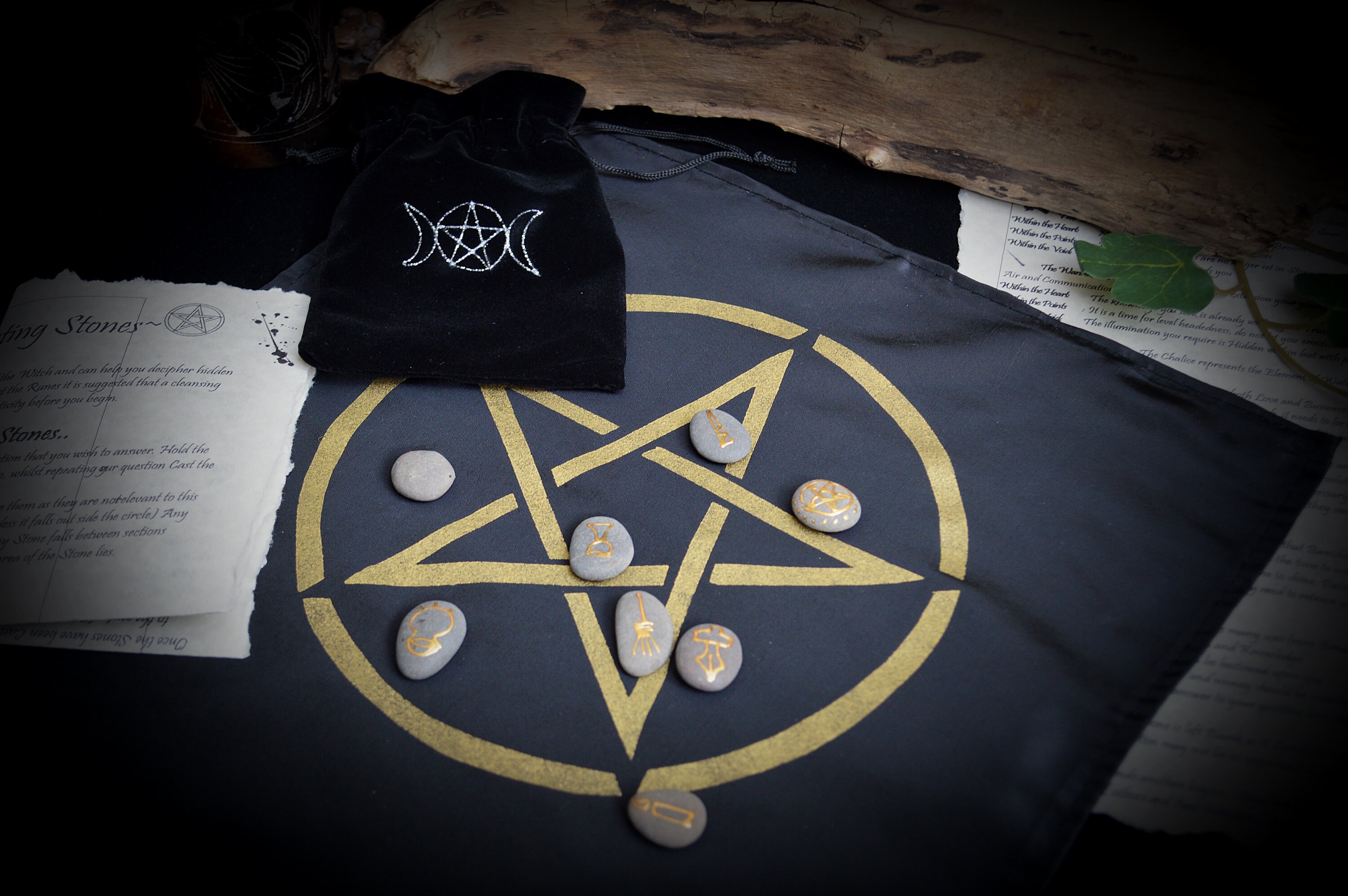 Altar Cloth and Runes Set Pouch and Casting Witches Runes - Etsy
