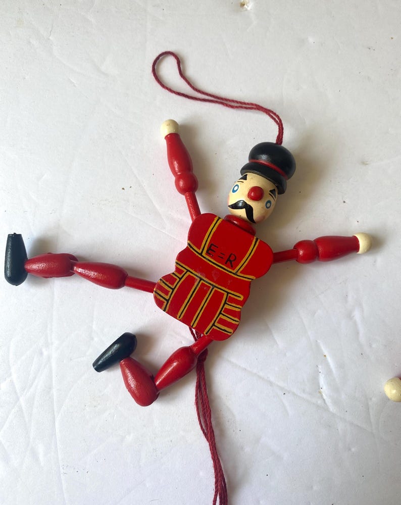 Wooden Puppet Ornament Made in England Beef Eater Pull Toy , Set up Two ...