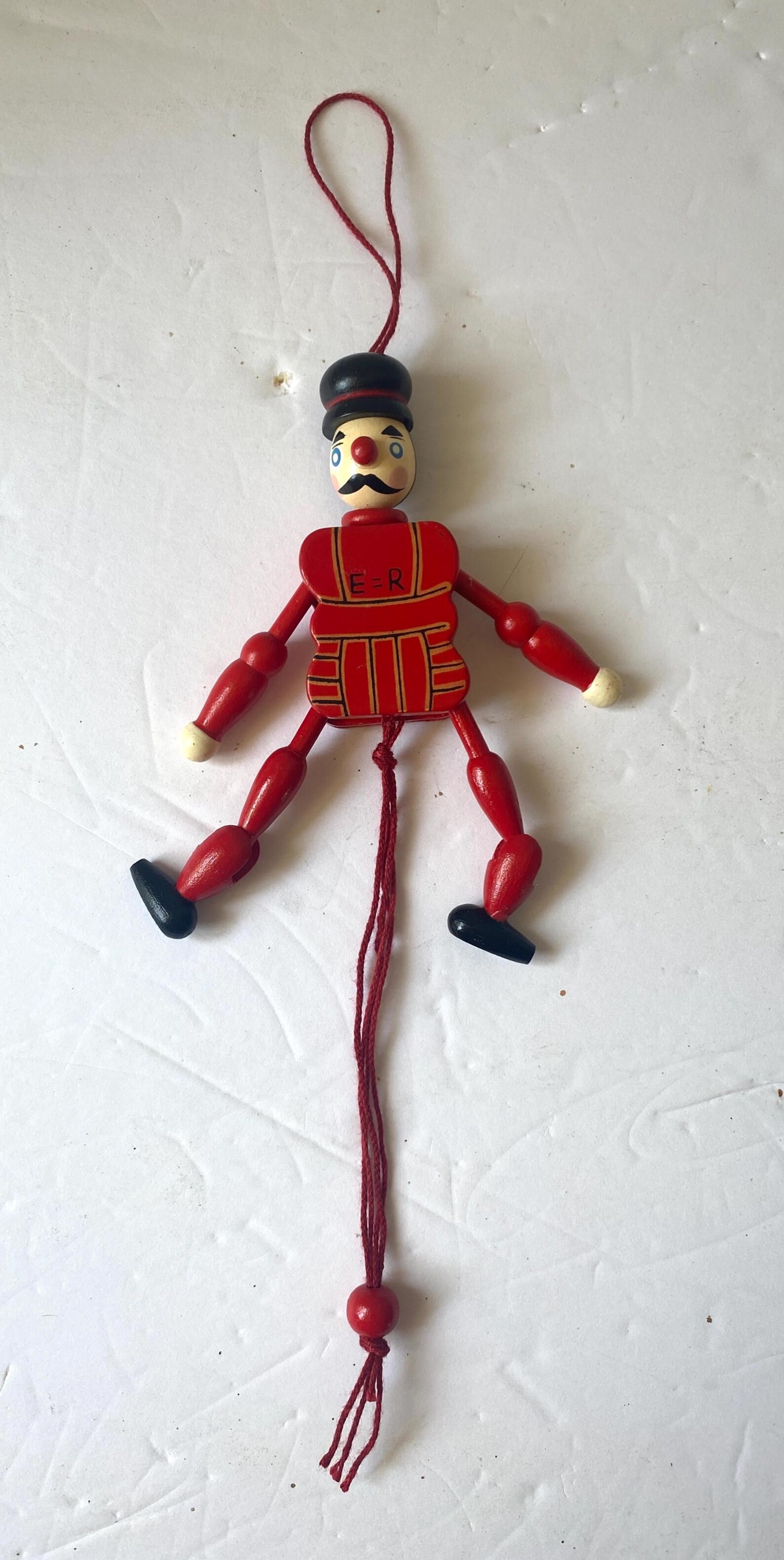 Wooden Puppet Ornament Made in England Beef Eater Pull Toy , Set up Two ...