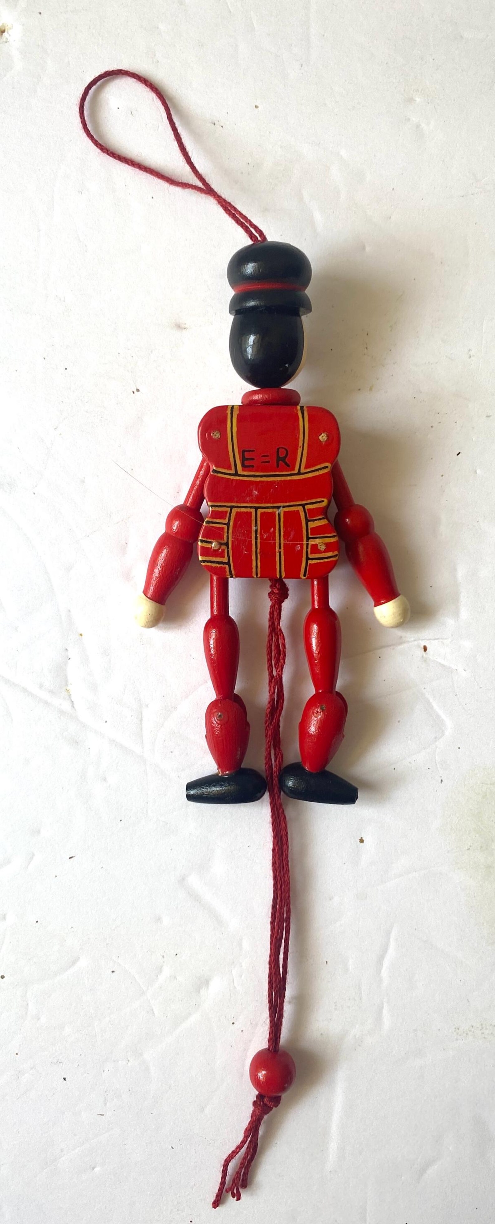 Wooden Puppet Ornament Made in England Beef Eater Pull Toy , Set up Two ...