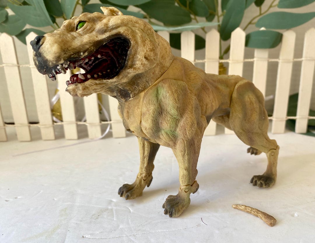 Hulk Dog Action Figure Mouth Moves Rare Marvel Movie SEE DETAILS - Etsy