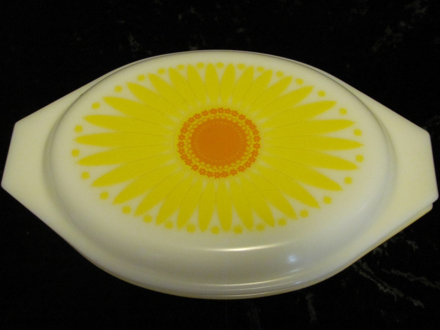Pyrex Yellow Daisy 1.5 Quart Divided Covered Casserole - Etsy Sweden