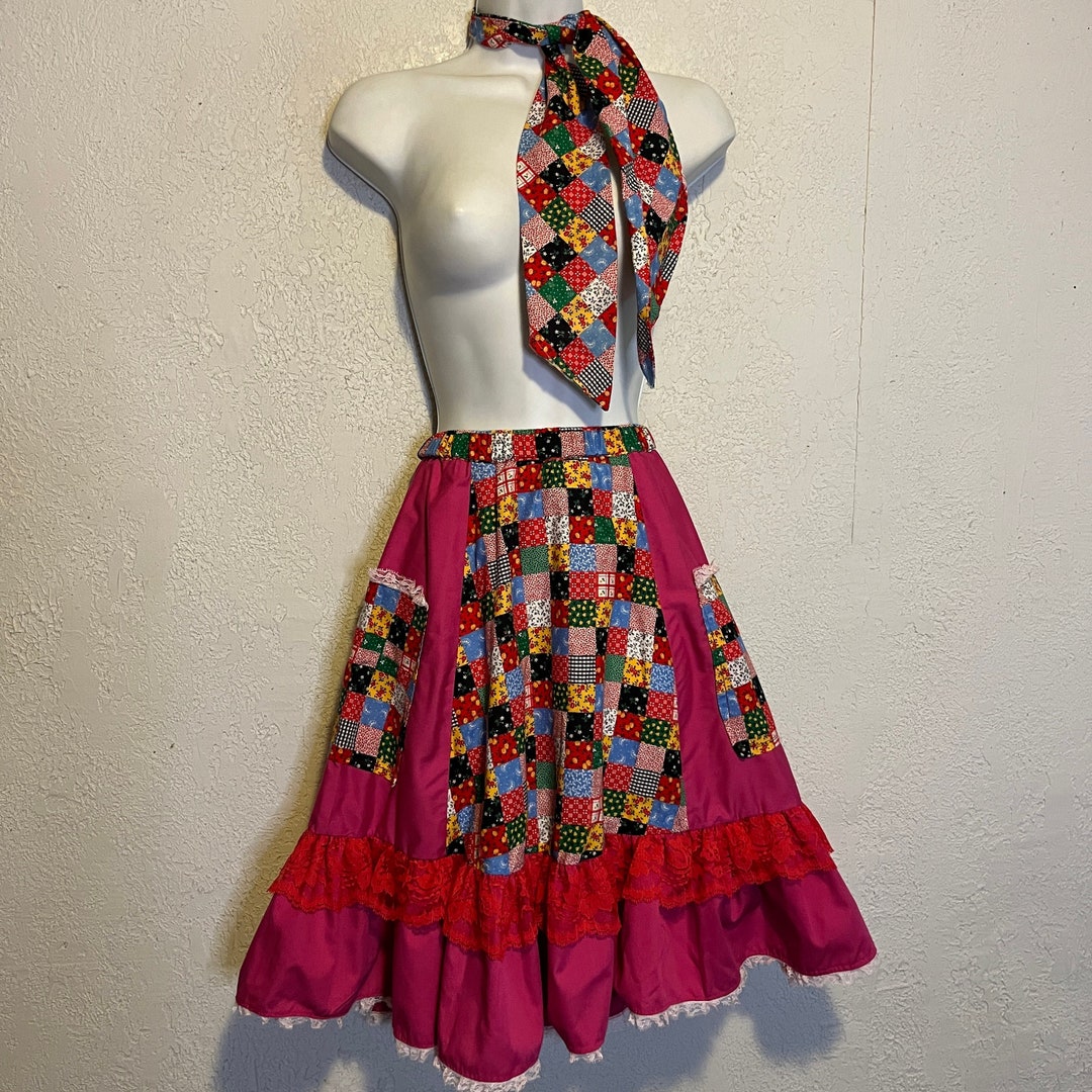 Vintage Full Circle Skirt . Pink W Quilt Pattern & Red Lace . Square ...