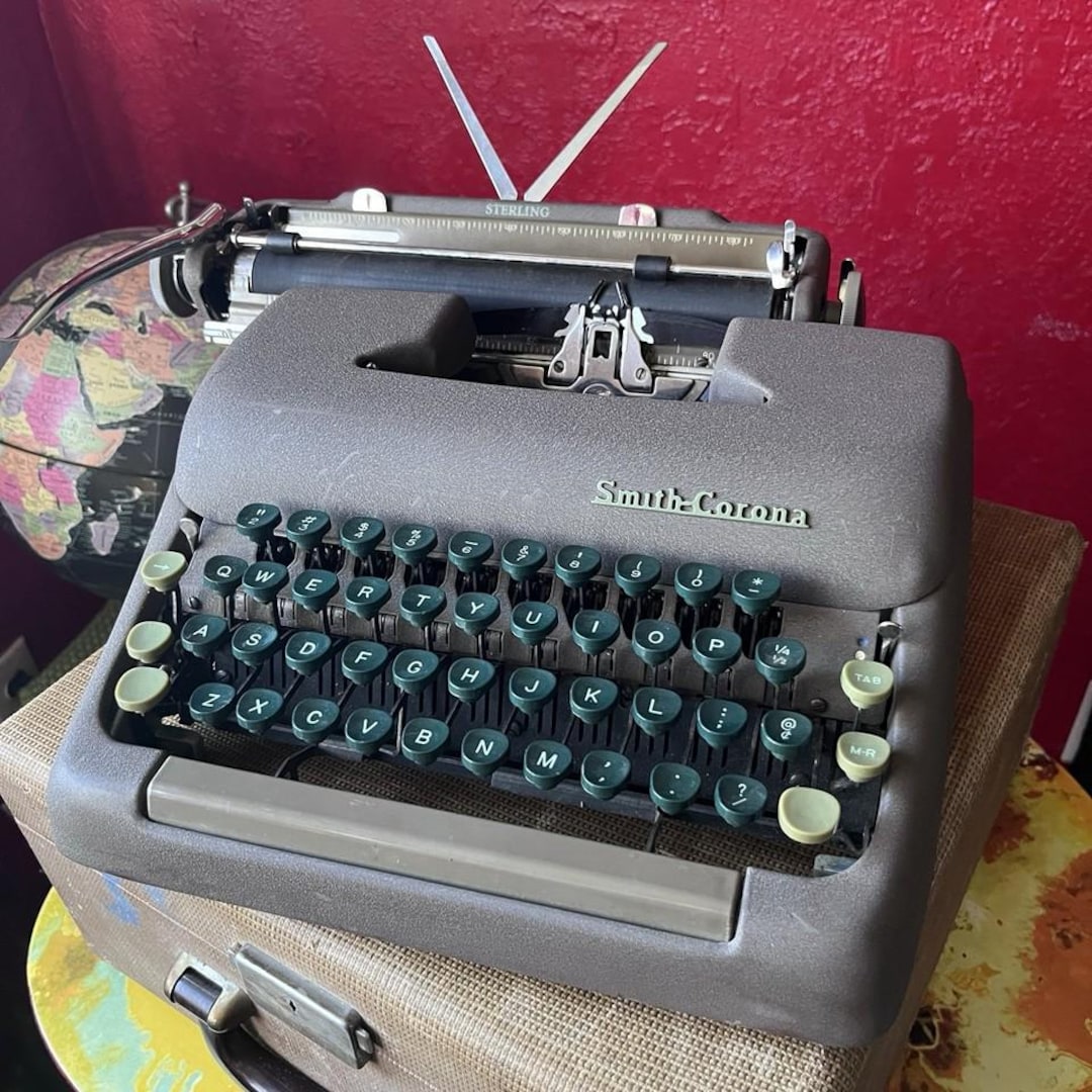 Vintage Smith-corona Sterling Early 50s Portable Typewriter W Case ...