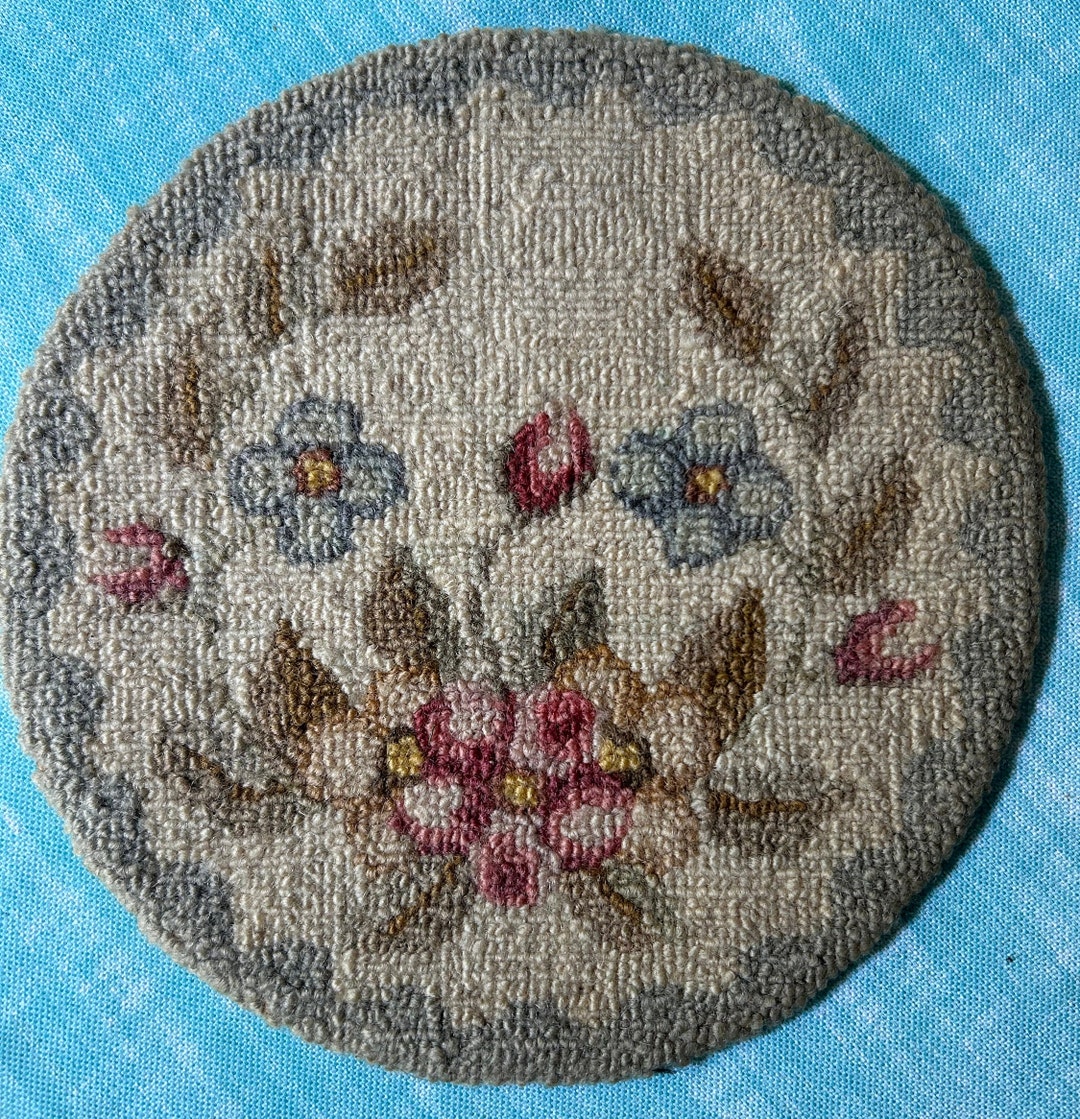 VINTAGE Rustic NEEDLEPOINT WOOL Doiley Round Embroidery 1940s Table Mat ...