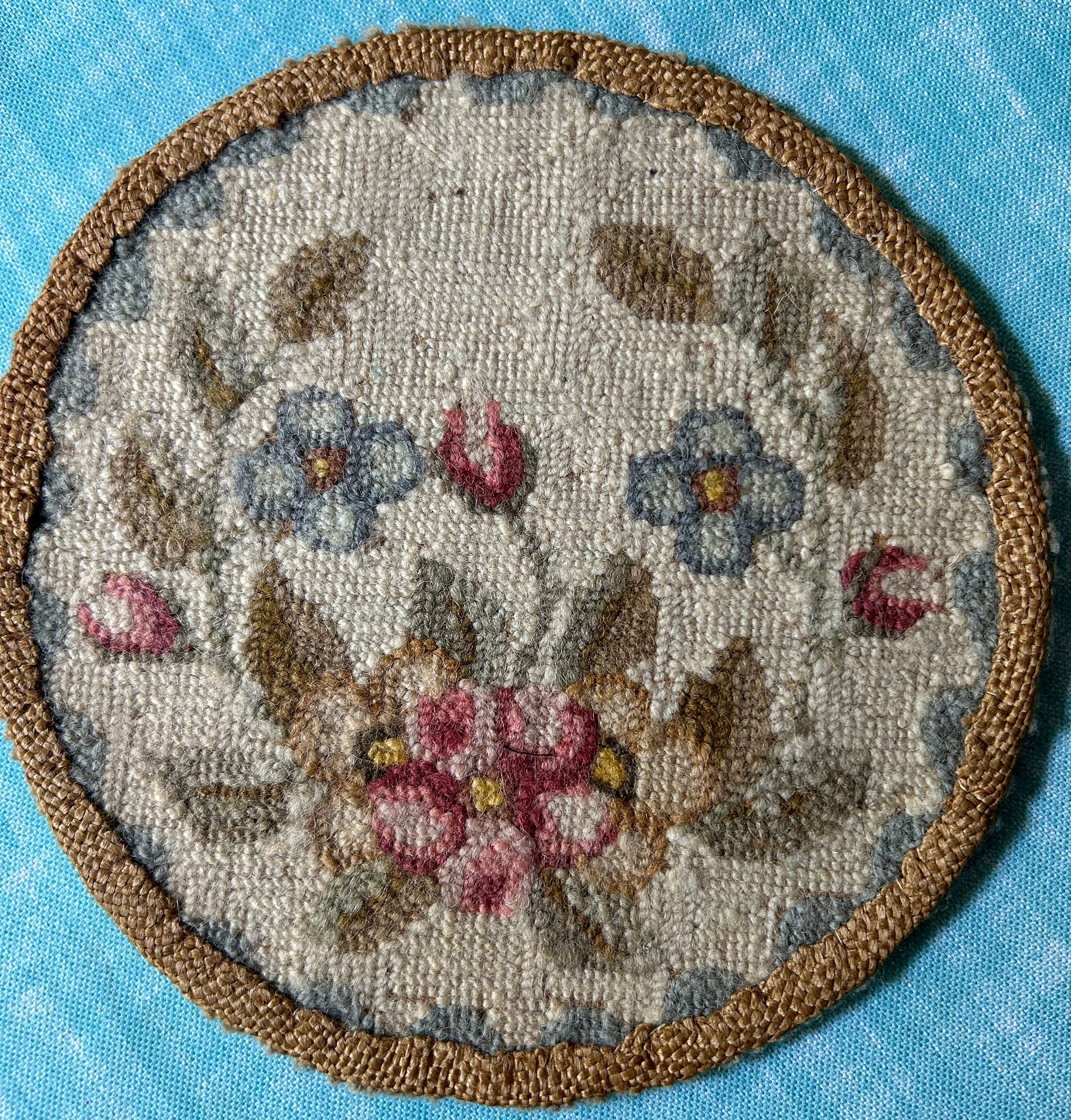 VINTAGE Rustic NEEDLEPOINT WOOL Doiley Round Embroidery 1940s Table Mat ...