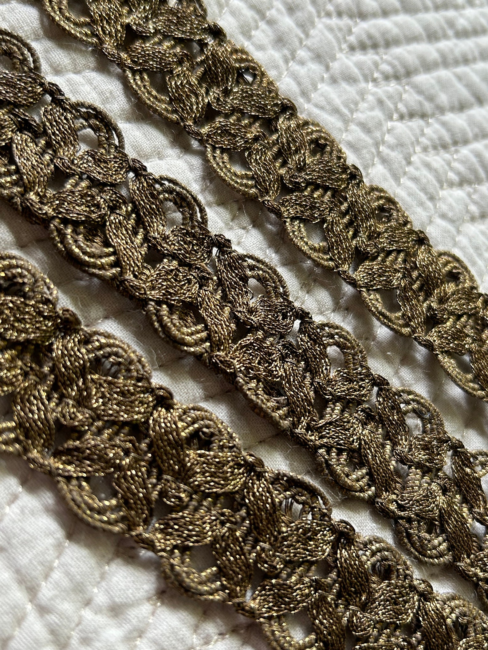 Vintage METALLIC LACE TRIM One Metre Scalloped Gold Braid Antique ...