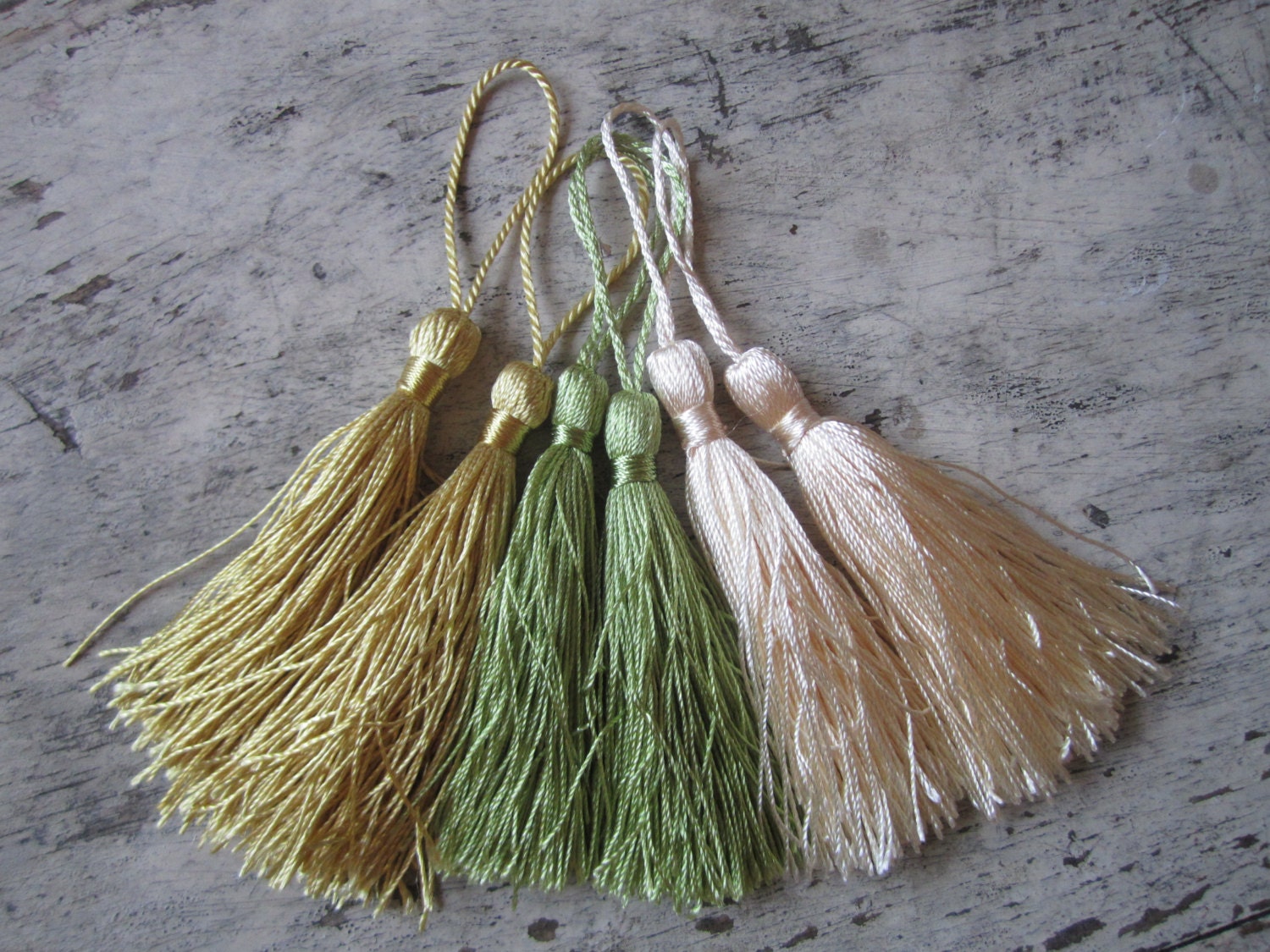 6 Seidige Quasten, Grün, Gold & Creme, Quasten für Malas, Schmuck ...