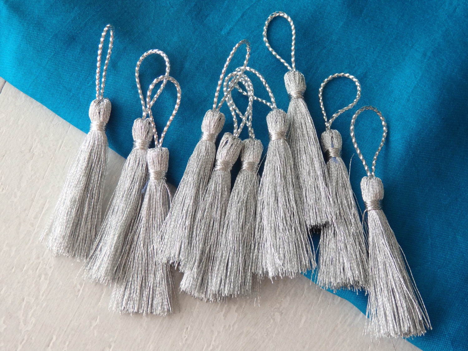 Metallic Silver Tassels, Small Festive Tassels for Packaging (10 Pcs ...
