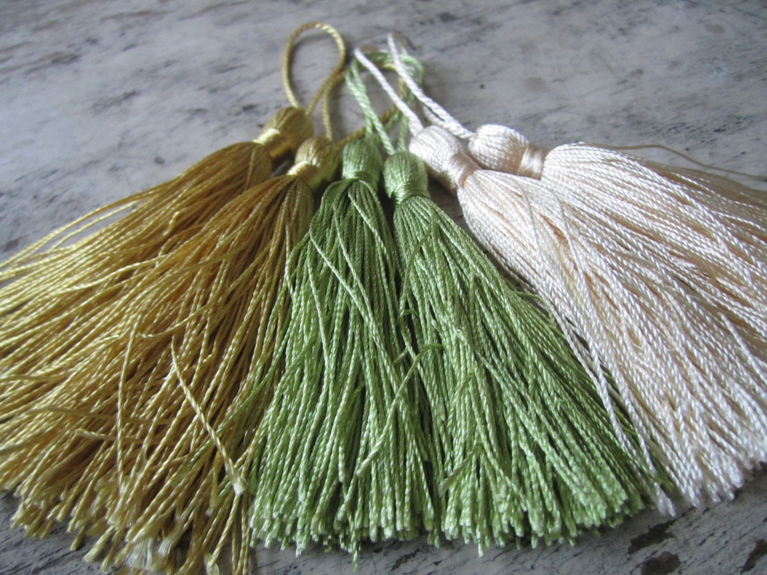 6 Seidige Quasten, Grün, Gold & Creme, Quasten für Malas, Schmuck ...