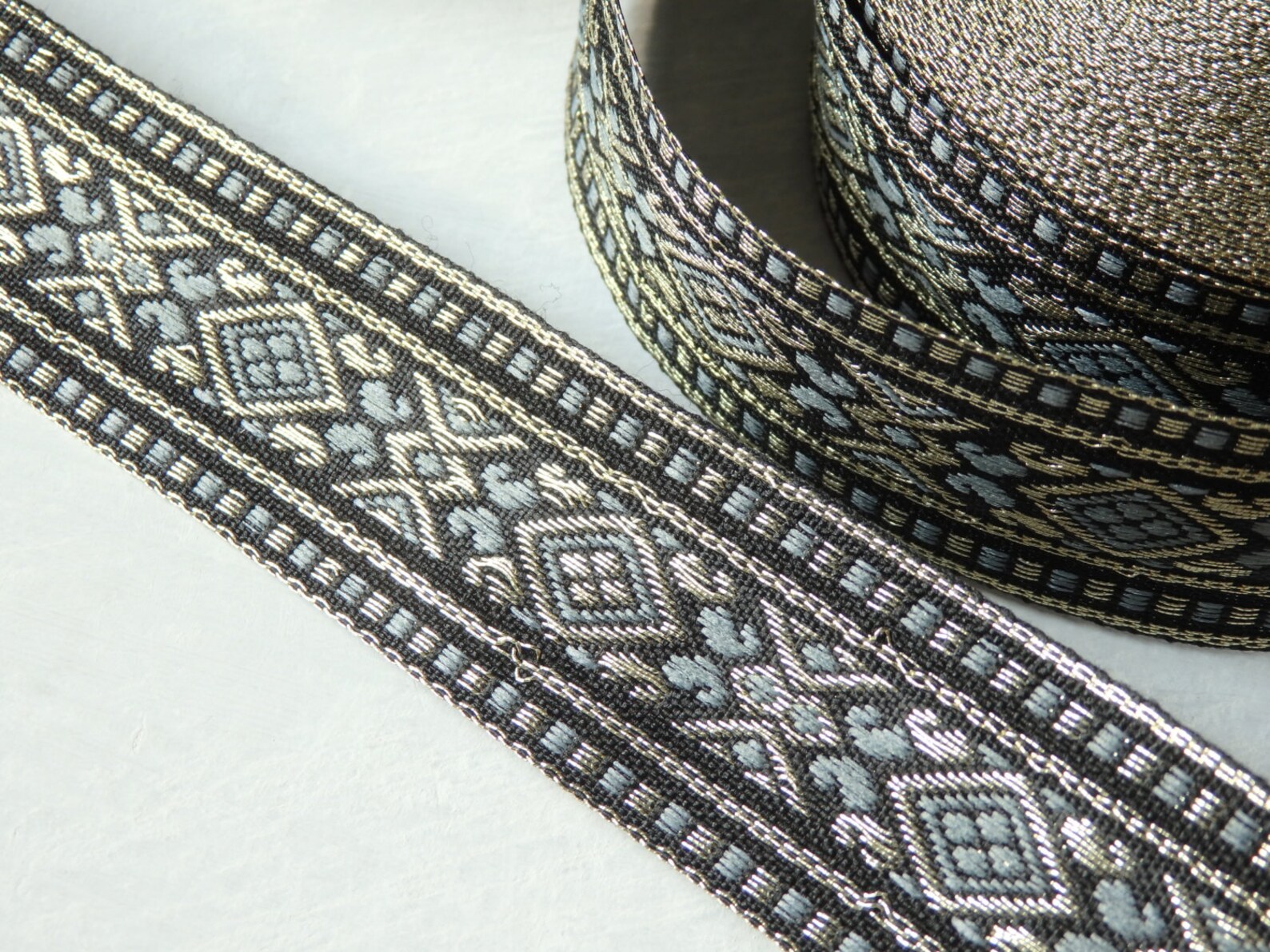 2 Yds. Indian Sari Trim Elegant Indian Sari Border in Grey - Etsy