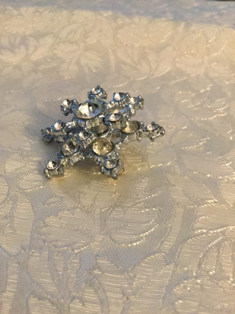 Vintage Silver Toned Snow Flake Brooch - Etsy