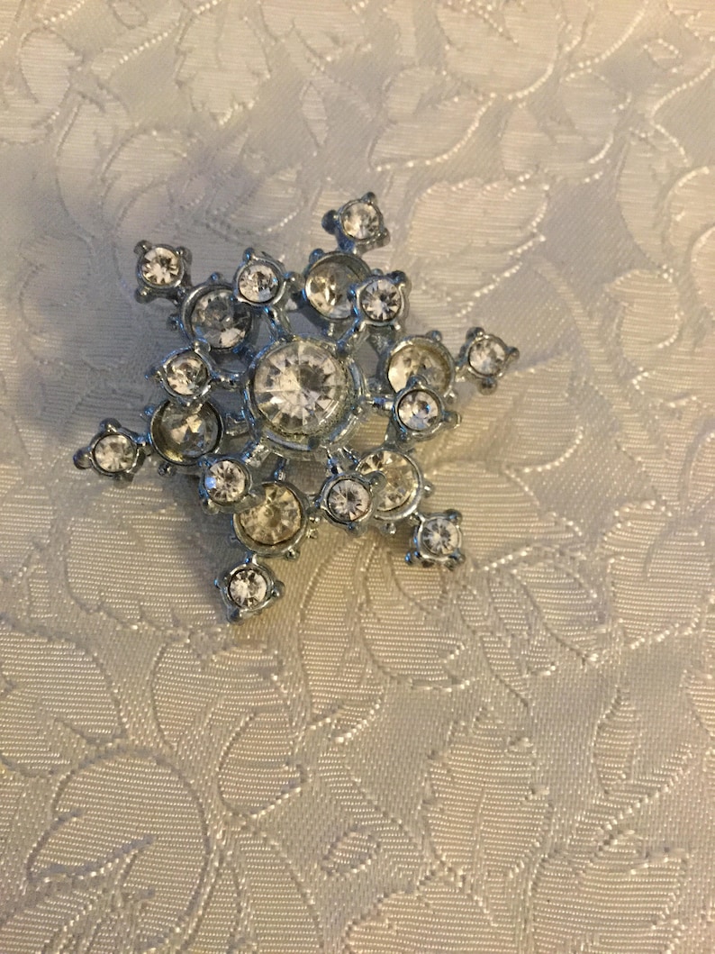 Vintage Silver Toned Snow Flake Brooch - Etsy