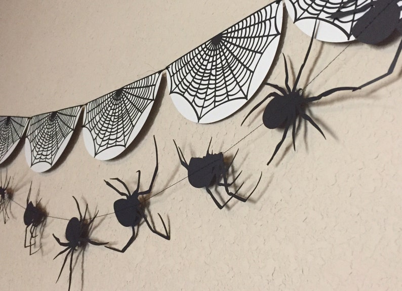 Spiderweb Bunting and Spider Garland / Halloween Banner - Etsy