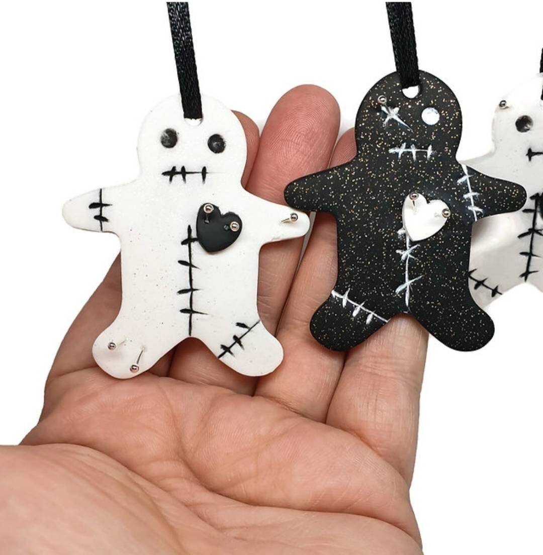 Creepy Gingerdead People Decorations, Gingerbread Men, Goth Christmas ...
