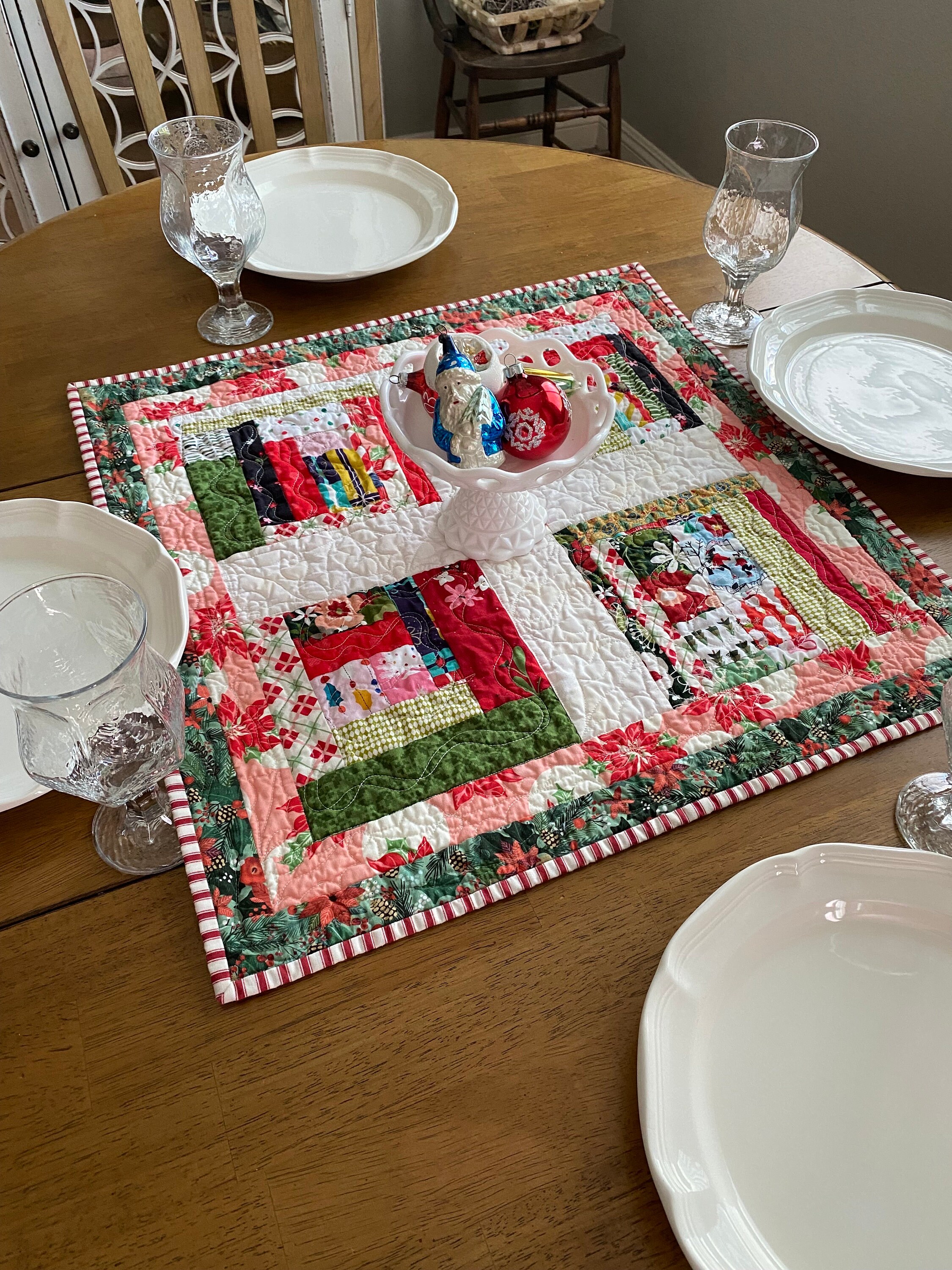 Christmas Quilted Table Topper, 20 Designer Holiday Prints Christmas ...