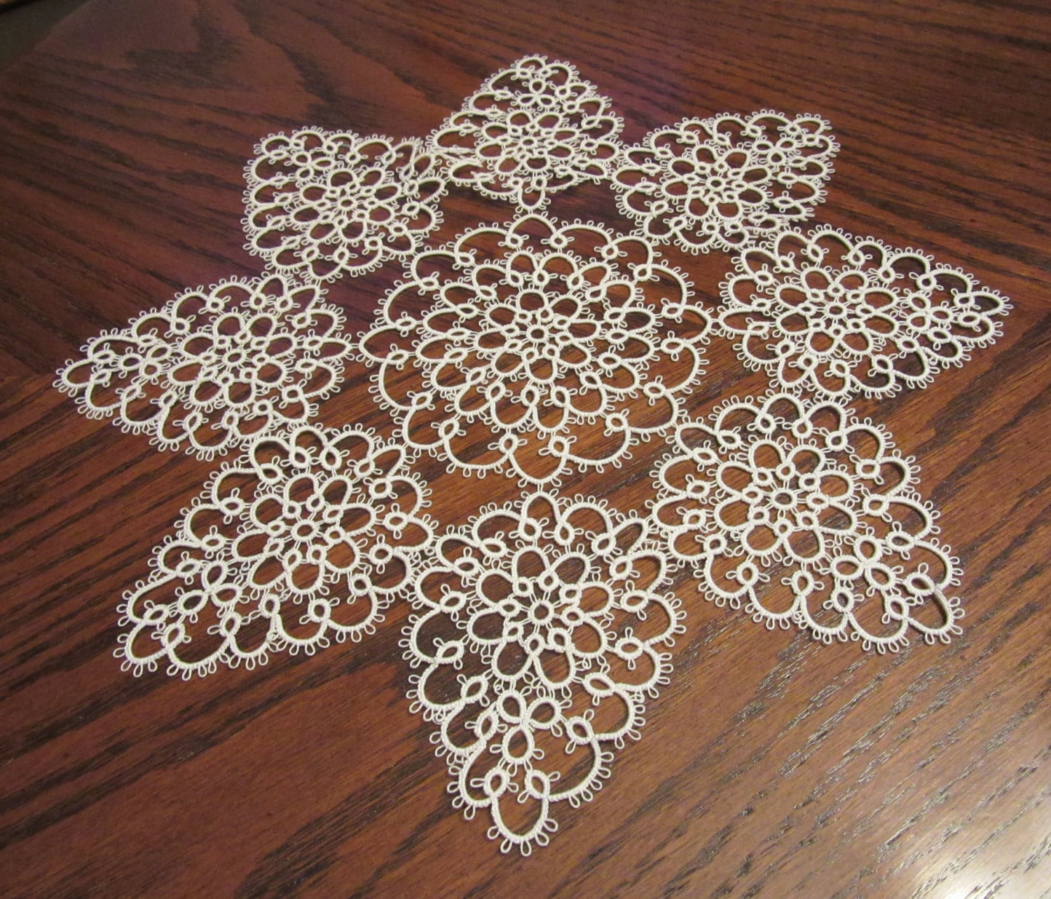 Large Tatted Doily Shuttle Tatting Petal Doily Newly - Etsy.de