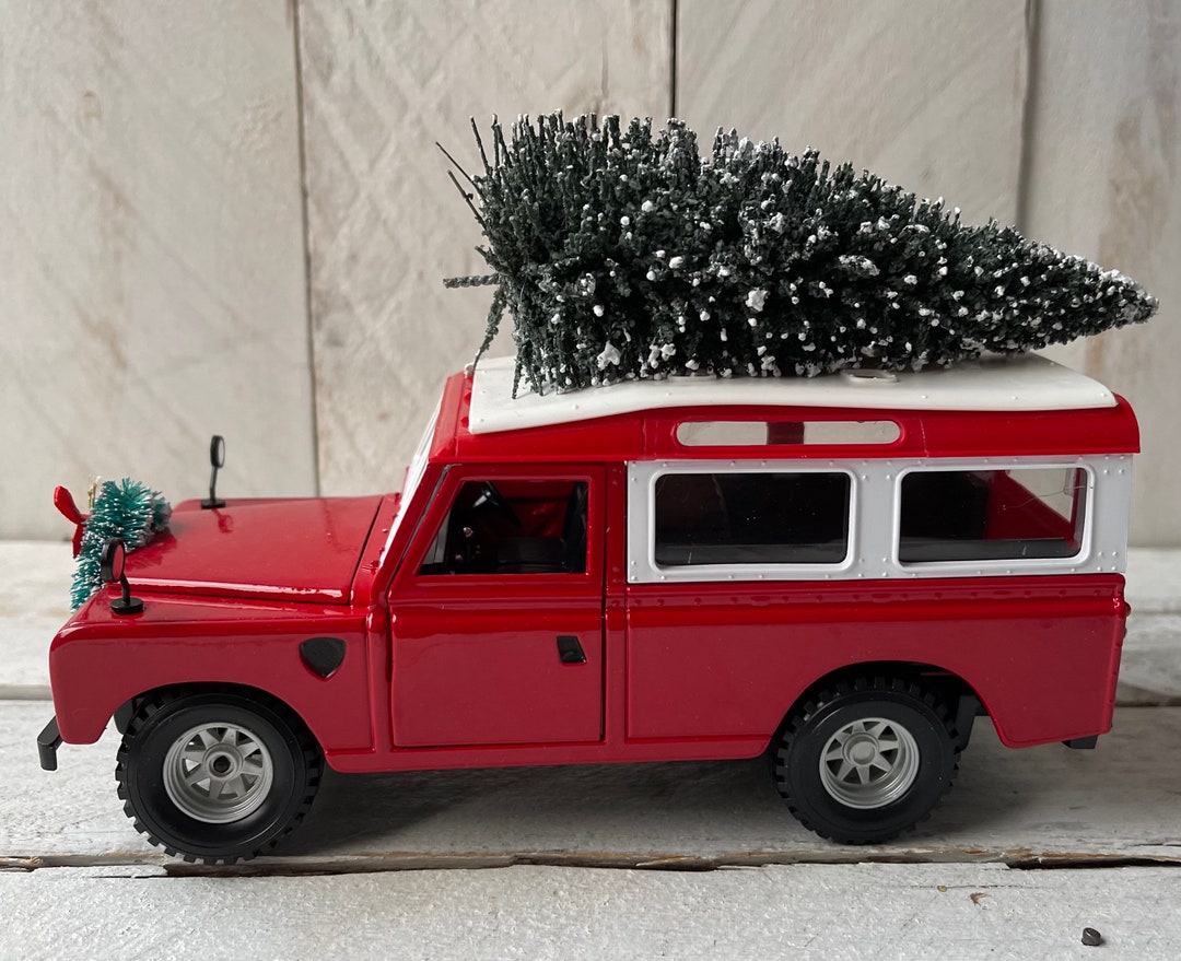 Farmhouse Christmas Decor, Land Rover Christmas Truck, Decorated Truck ...