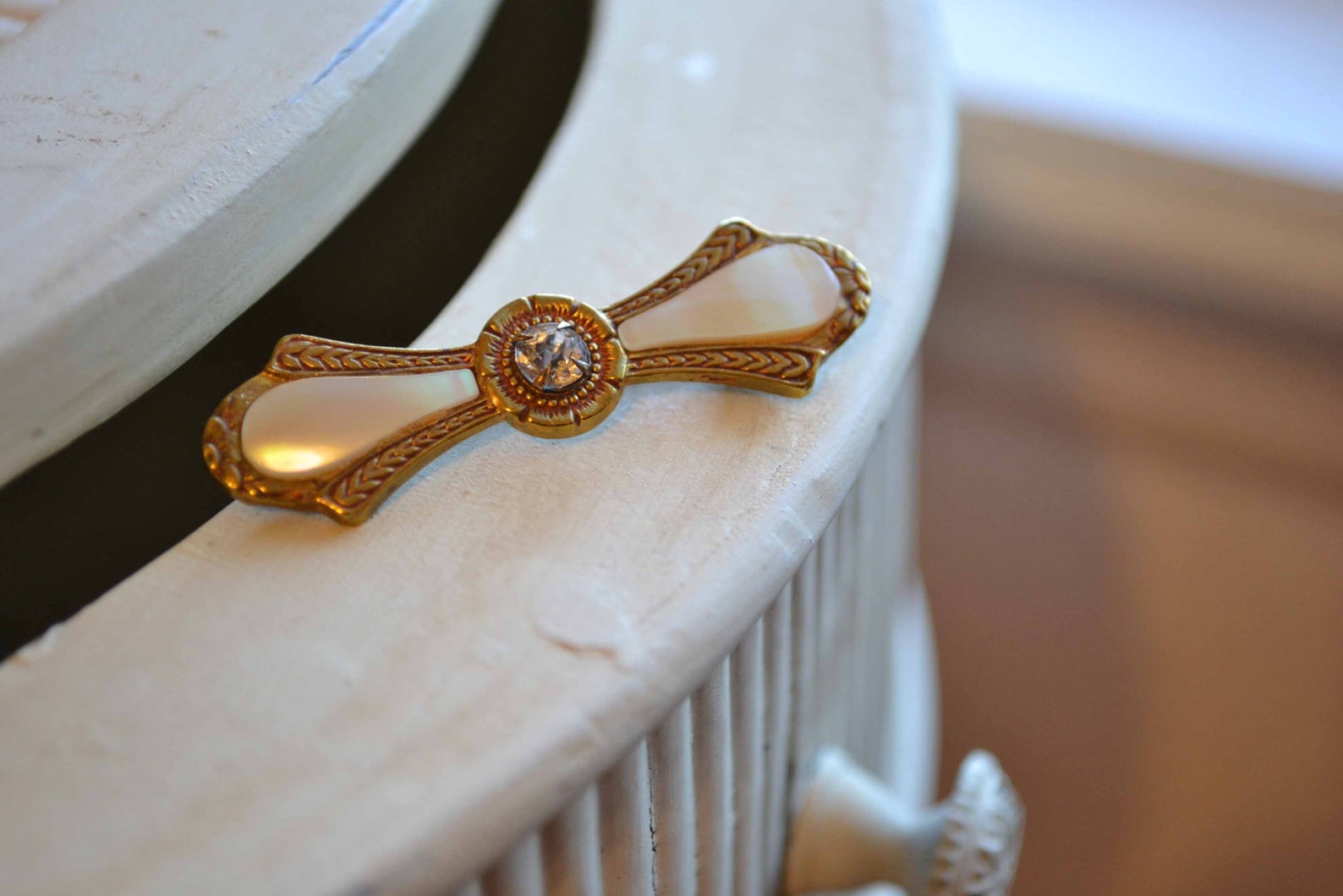 Vintage, 1950s Pin / Brooch Gold Tone With Mother of Pearl Inlay, With ...