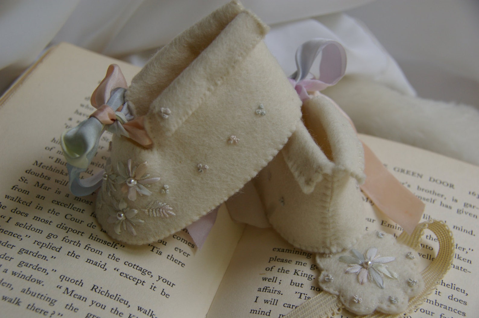 BABY Booties Felt. Hand Embroidery. PDF Pattern & Instructions. Hand ...