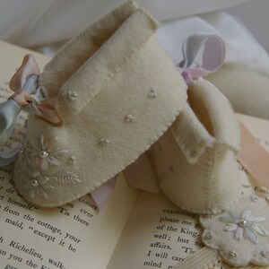 BABY Booties Felt. Hand Embroidery. PDF Pattern & Instructions. Hand ...