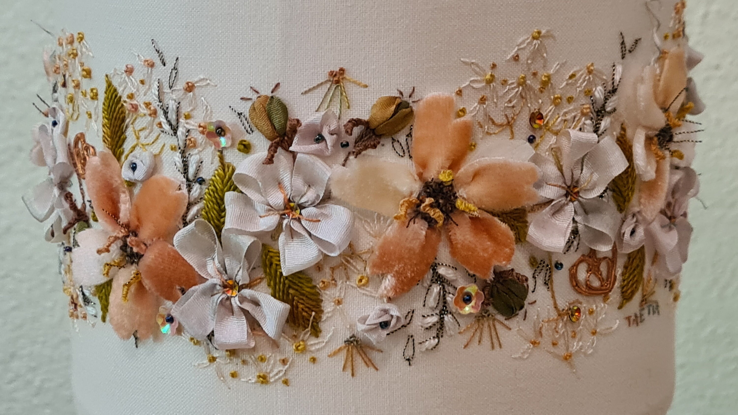 Hand Embroidery Lampshade Pattern. Hand Embroidered Lampshade Design ...