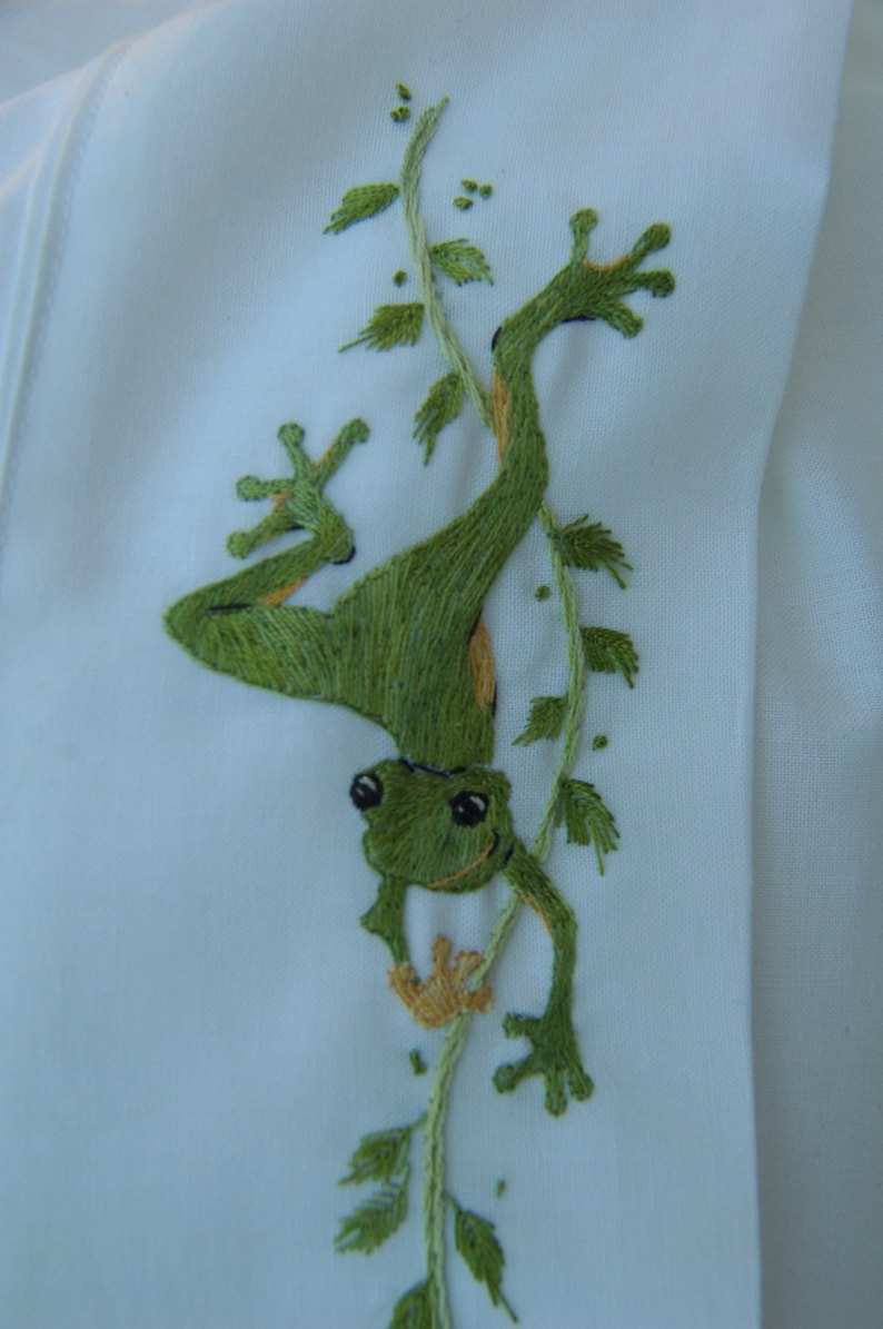 Hand Embroidered Frog and Mouse Pillowcase PDF Pattern & Needlework ...