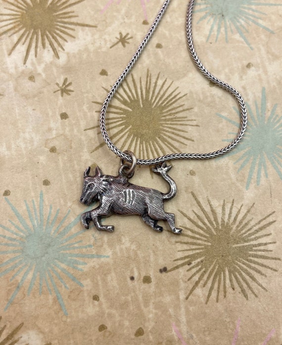Vintage silver taurus bull - Gem