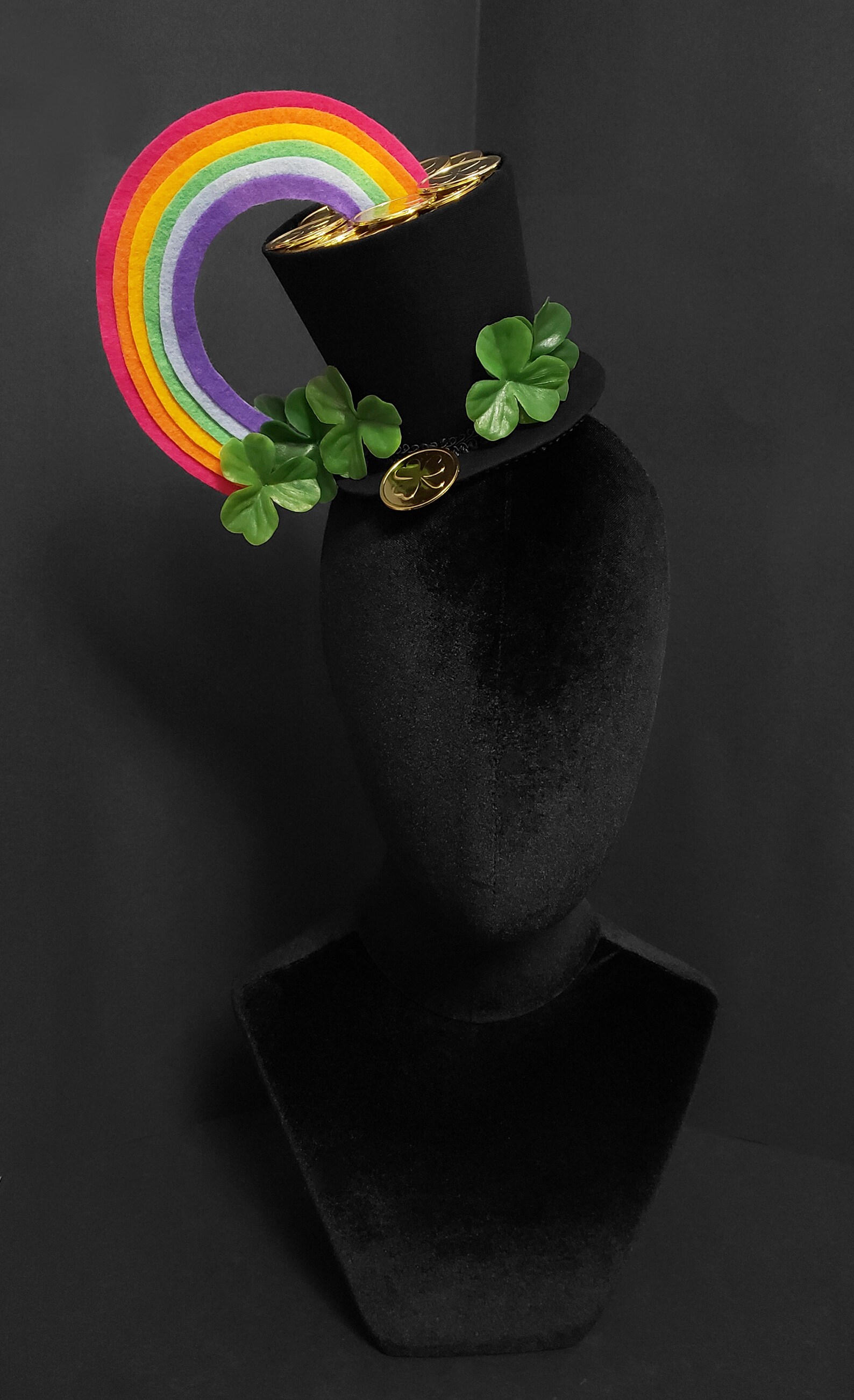 St. Patricks Day Rainbow and Pot of Gold With Shamrocks Top Hat ...