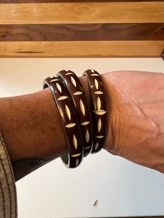 Vintage Carved Inlaid bone and Brass Bangle, Chocolat… - Gem