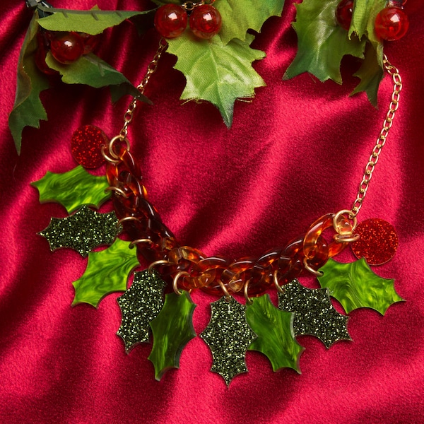 Holly Leaf Necklace - Etsy