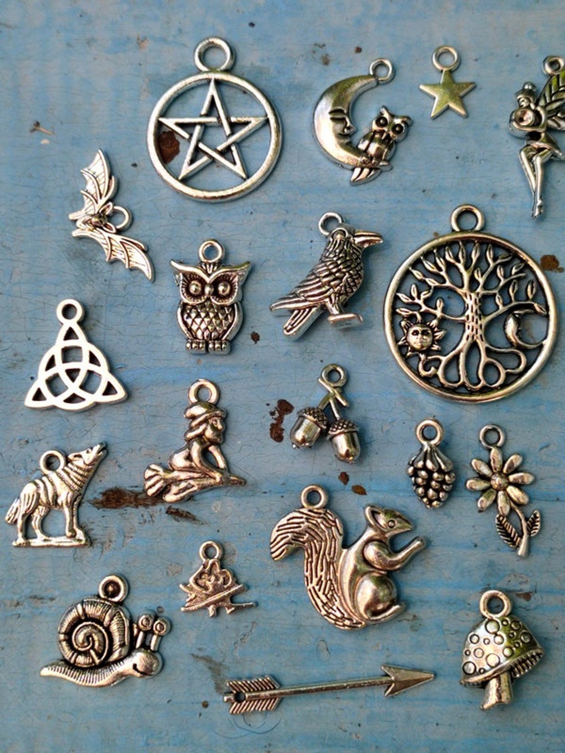 30 amuletos de bruja del bosque juego de amuletos de plata - Etsy España