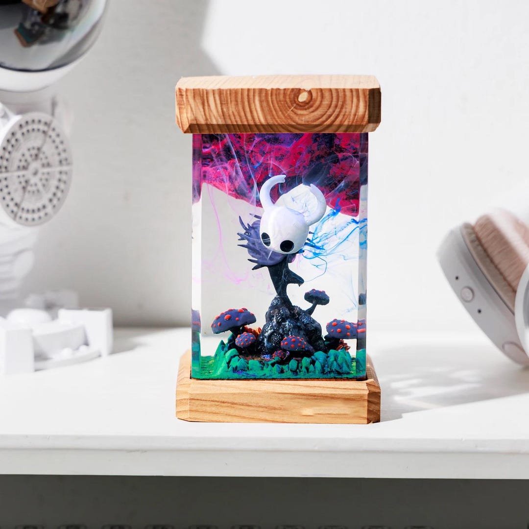 Hol.lo/w Kni.ght Resin Epoxy Lamp, Custom Night Light, Game Decor ...
