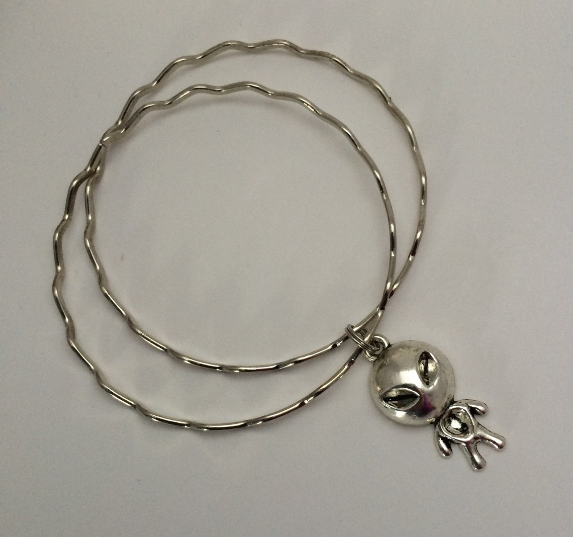 Alien Bracelet Alien Charm Bangle Sci Fi Jewelry Alien - Etsy