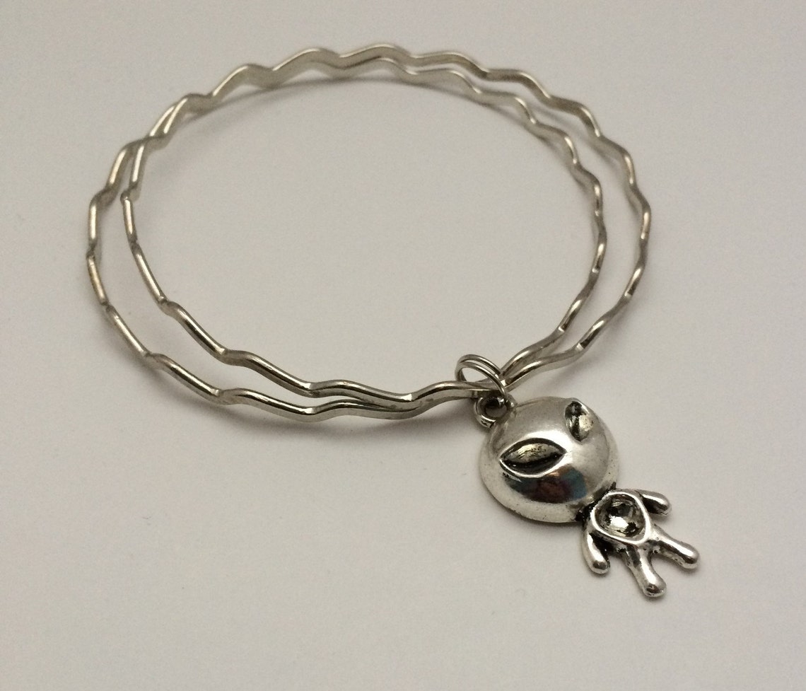Alien Bracelet Alien Charm Bangle Sci Fi Jewelry Alien - Etsy