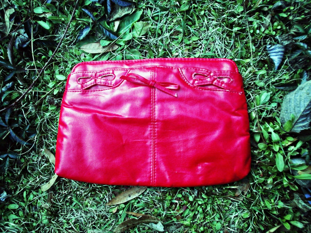 VTG- Cute Early 1980s, Vintage, Bright Red, Clutch in Vegan Leather ...