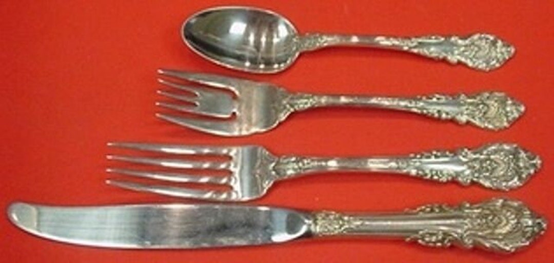 Sir Christopher by Wallace Sterling Silver Regular Size Place Setting(s ...