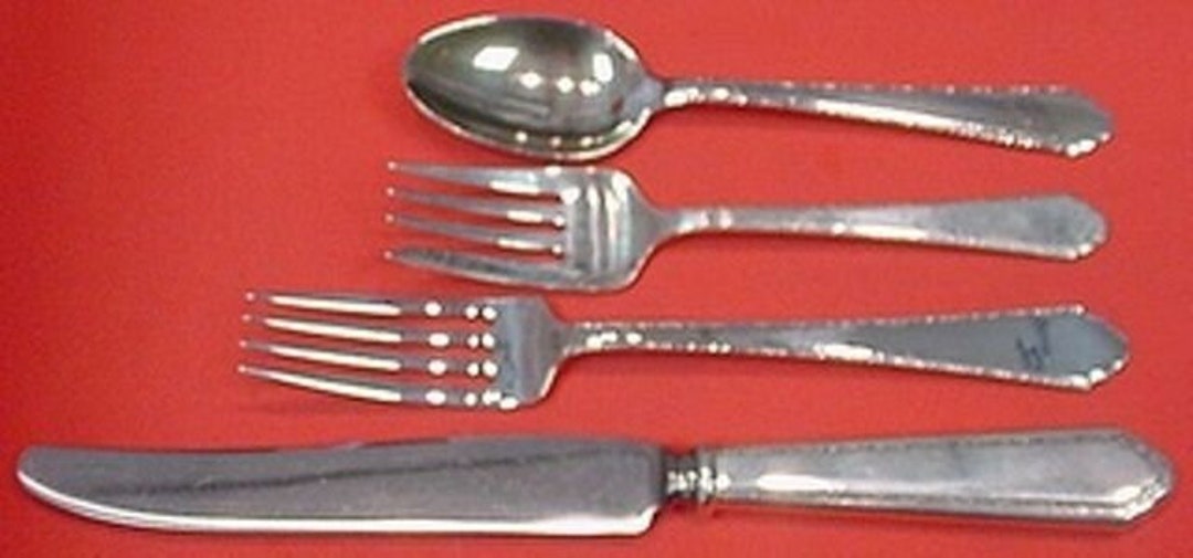William and Mary by Lunt Sterling Silver Regular Size Place Setting(s ...