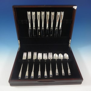 Colonial Theme by Lunt Sterling Silver Flatware Set for 8 Service 32 ...