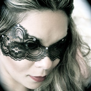Black Lace Mask No Ties / Catwoman Mask / Boudoir Mask / Mardi Gras ...