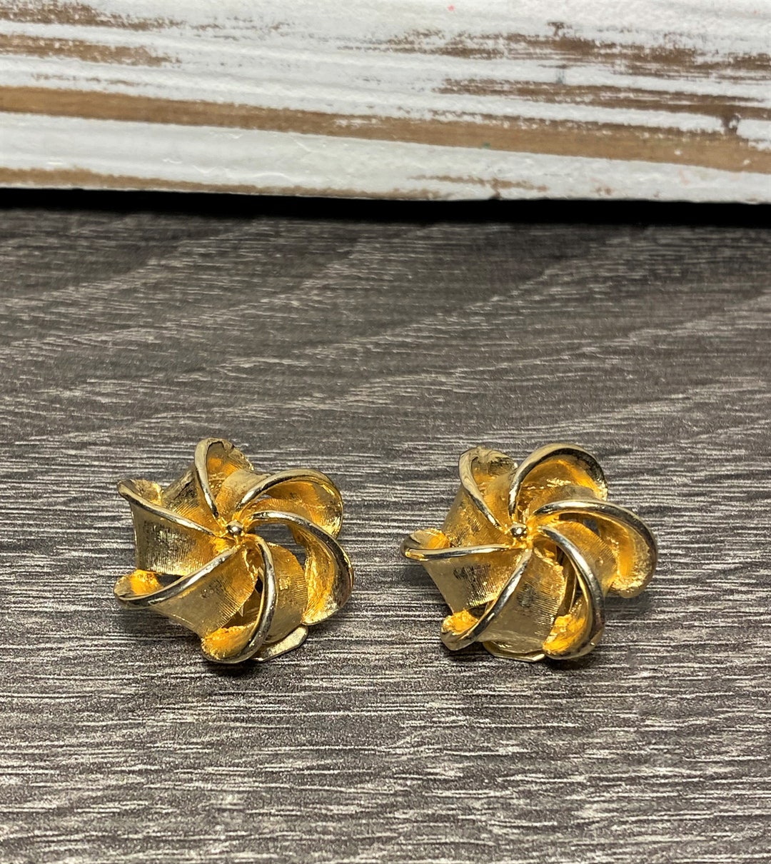 Vintage Elizabeth Morrey Gold Tone Pinwheel Clip-on Earrings Mid ...
