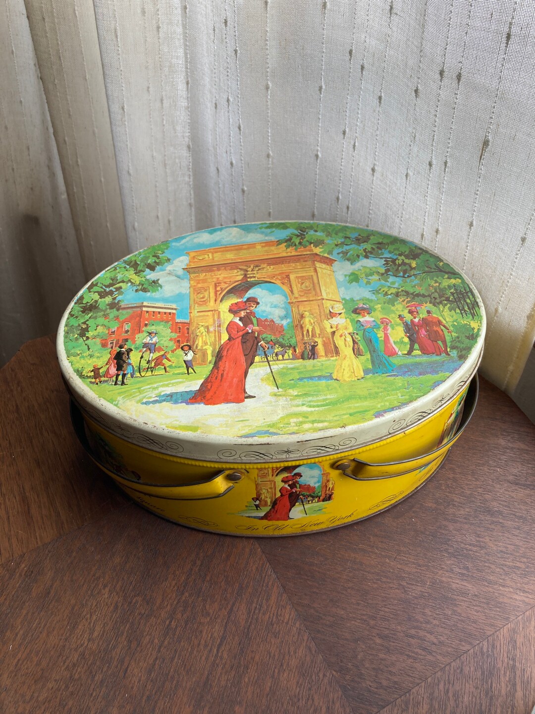 Vintage Oval Tin With Handles ~ Old New York Tin ~ Washington Square ...